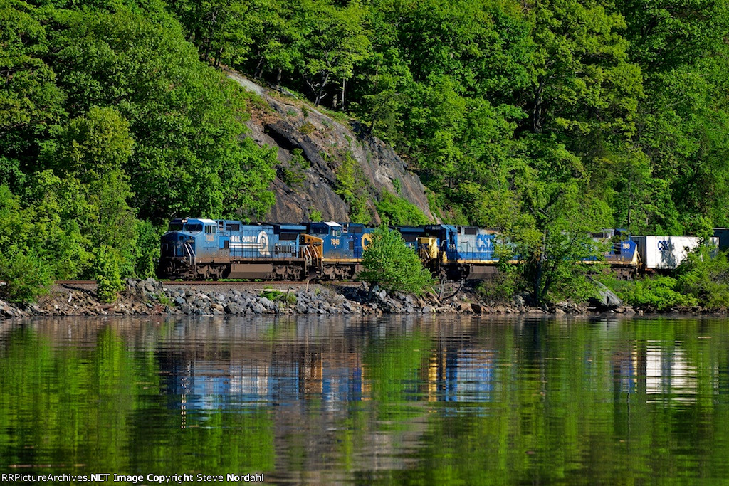 CSX Q112-12 Passes under Bear Mountain Bridge approaching Iona Island on the CSX River Line